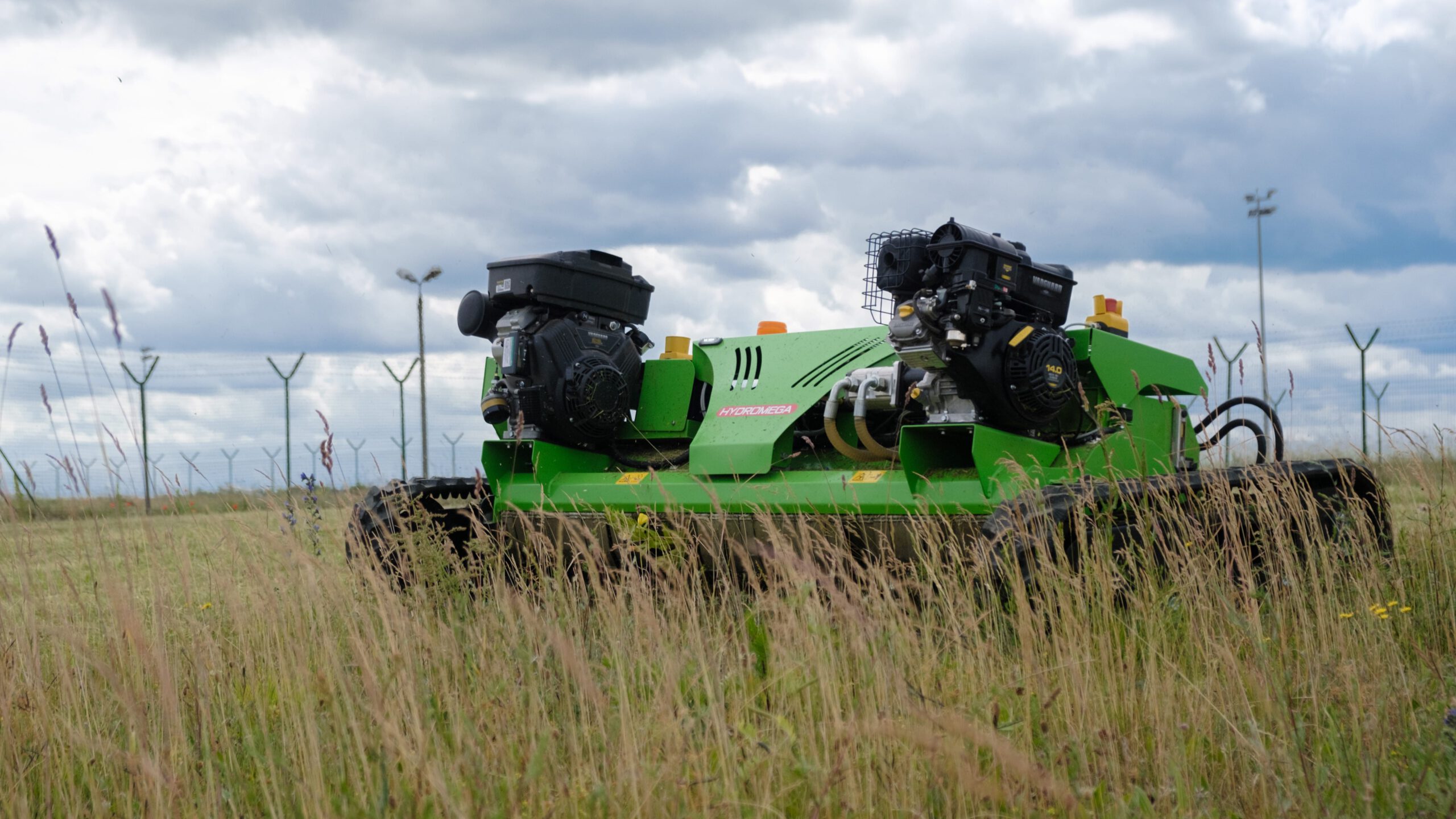 Tests of a self-propelled flail mower at the airport - Hydromega ...